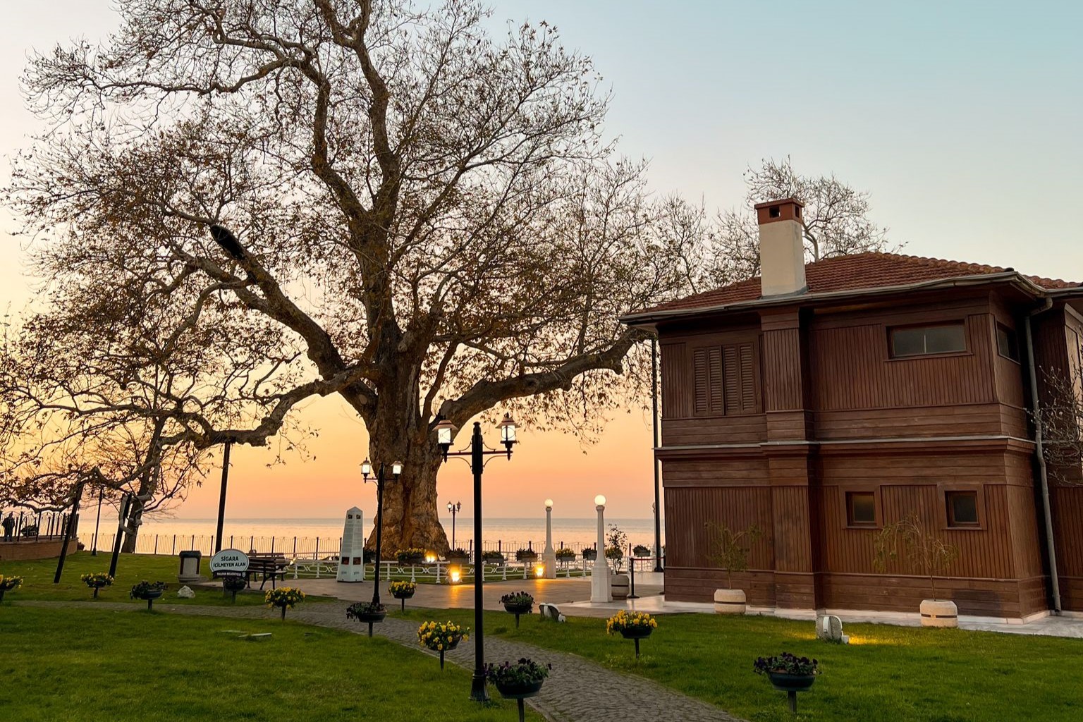 Yürüyen Köşk Nerede ? Nasıl Gidilir ? 2023 Giriş Ücreti Nedir ...